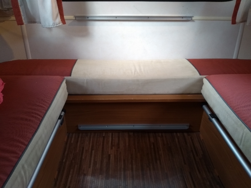 Ranger la table de la grande dinette - Forum Eriba Touring.com